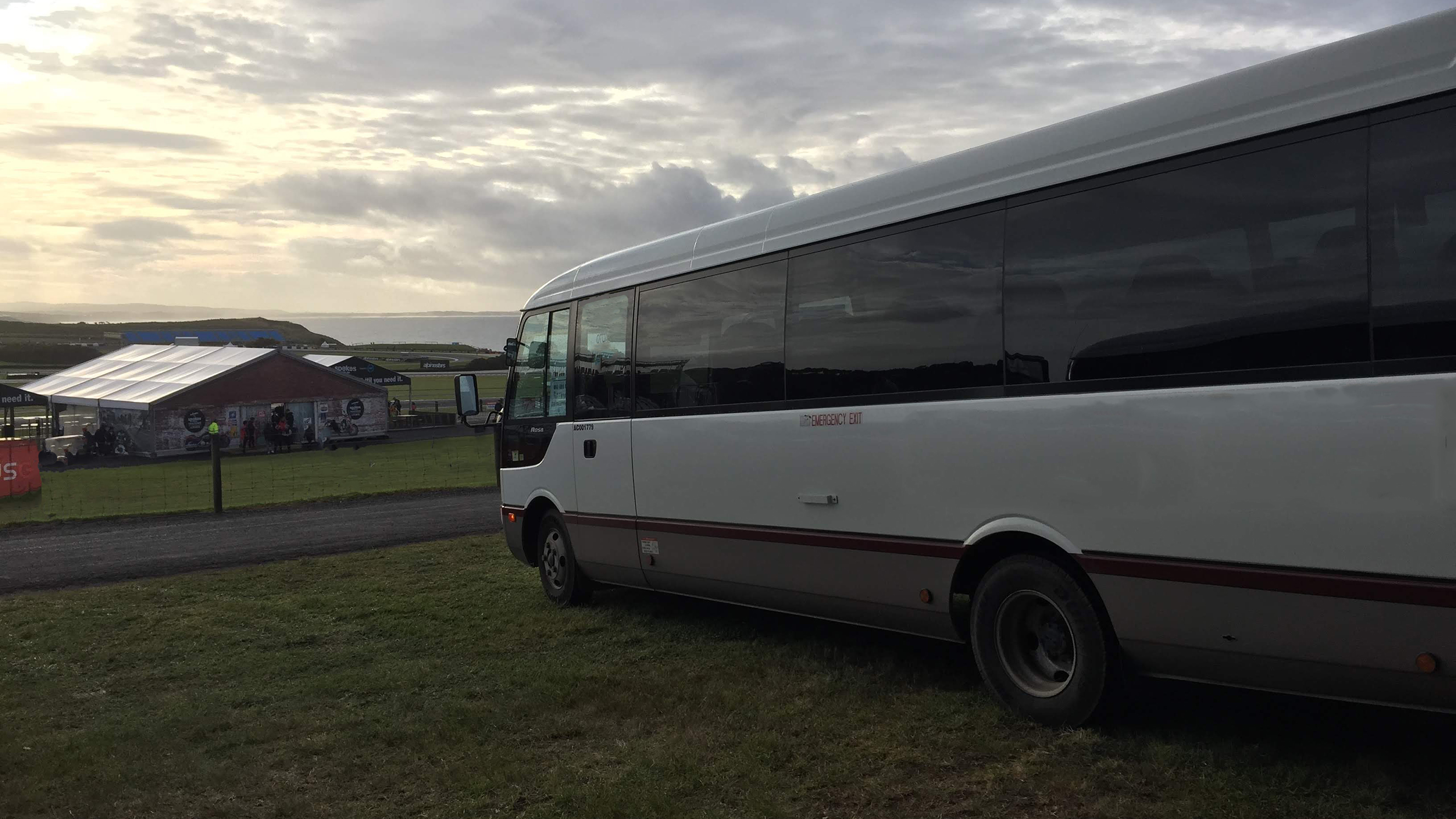 Deluxe Coachlines - Mini Coaches